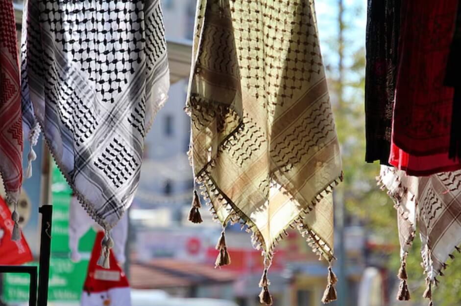 Why Do Shemaghs Have Tassels on the Edges? – Al-Haq Thobes