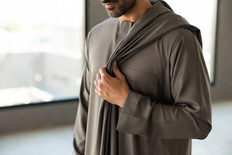 Does the Weight of the Thobe Fabric Affect Its Quality? – Al-Haq Thobes