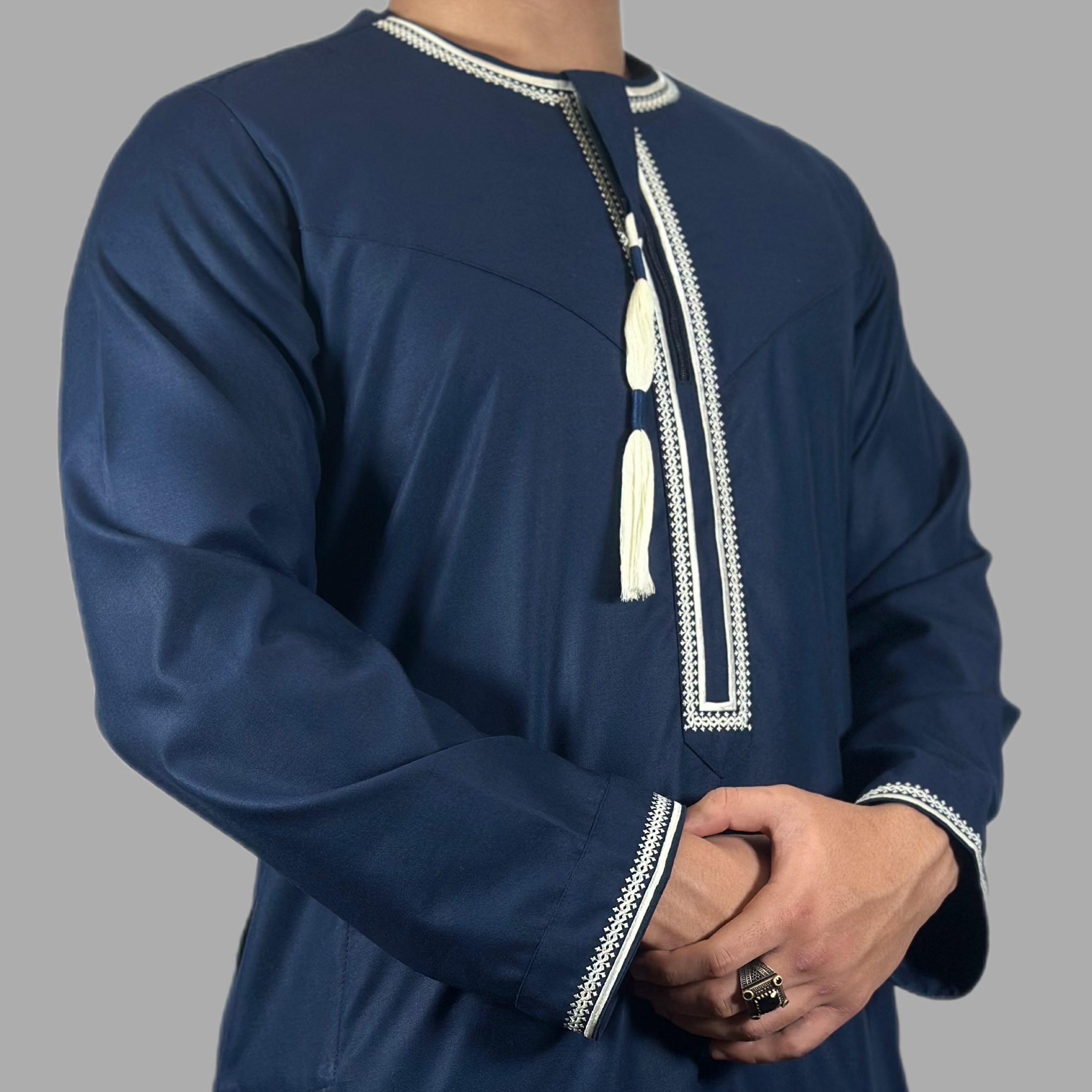 Luxury Navy Blue Omani Thobe – Al-Haq Thobes