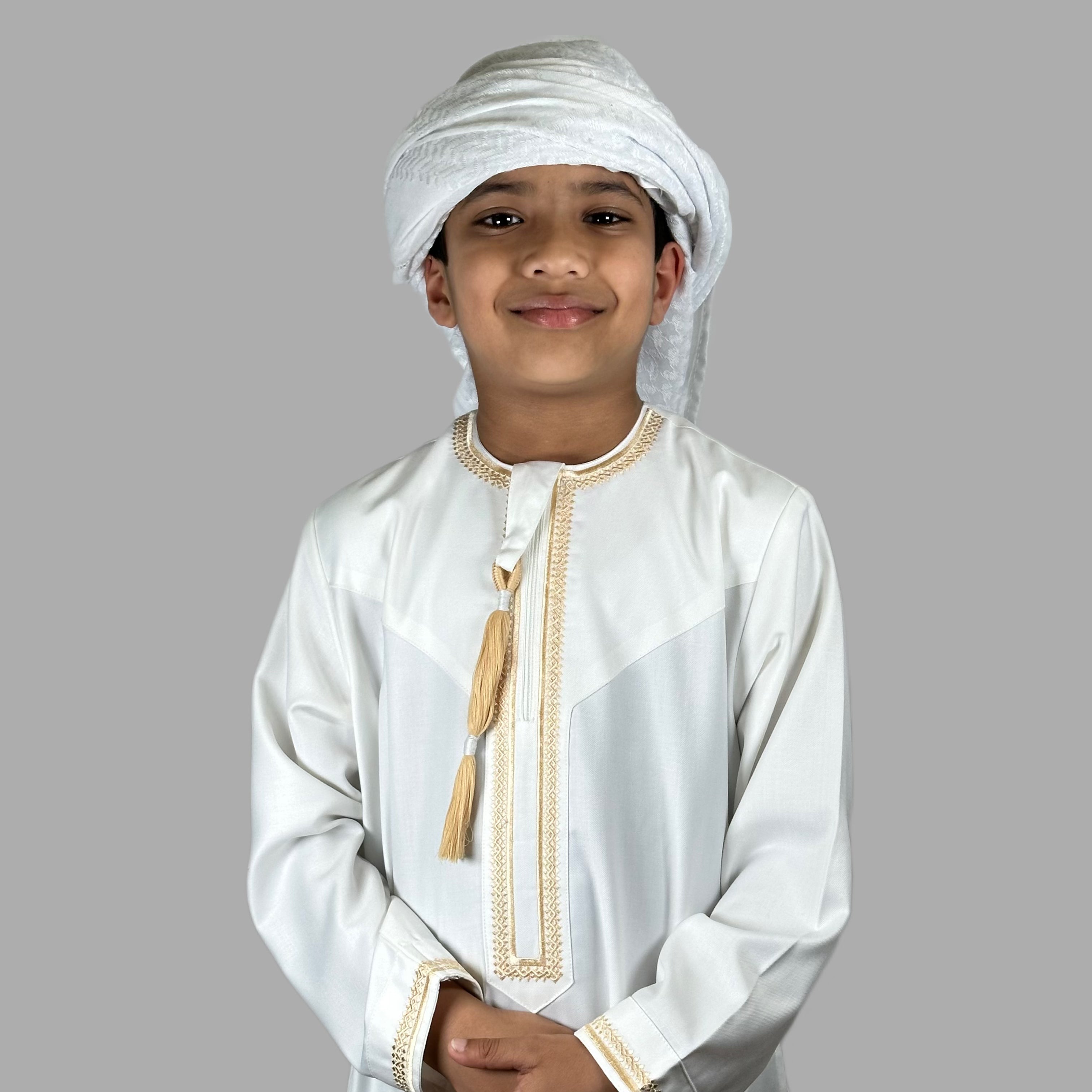 White And Gold Embroidered Omani Thobe | White Omani Thobe – Al-Haq Thobes